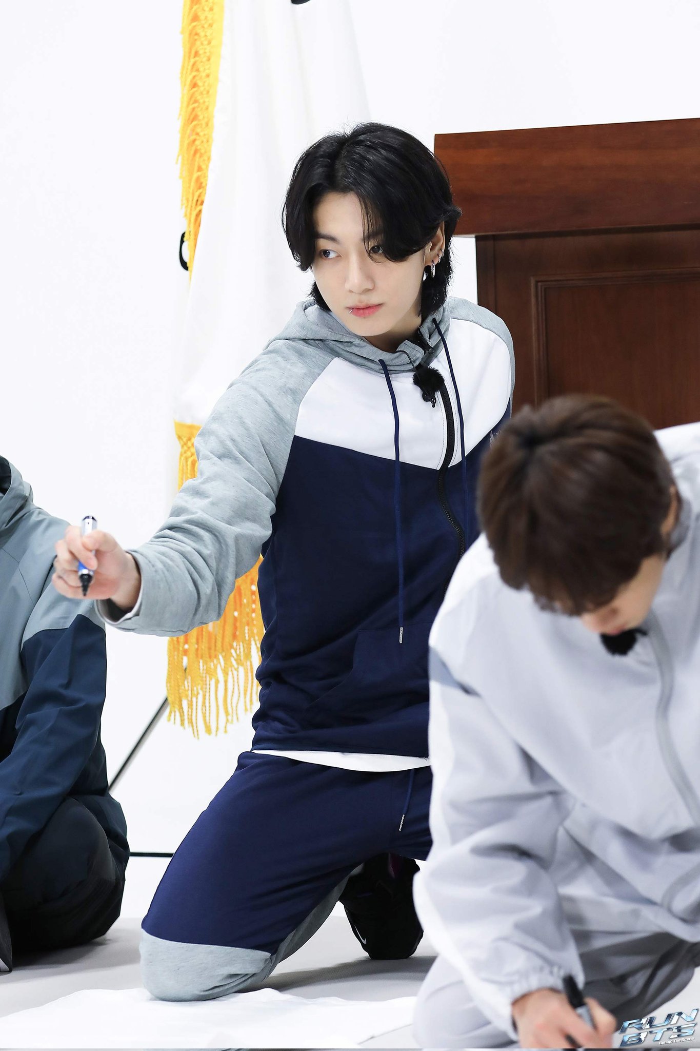 Avril; ☁️💜 on Twitter: "— Fotos previas del episodio especial de Run BTS! 2023; 'Mini Field Day ...