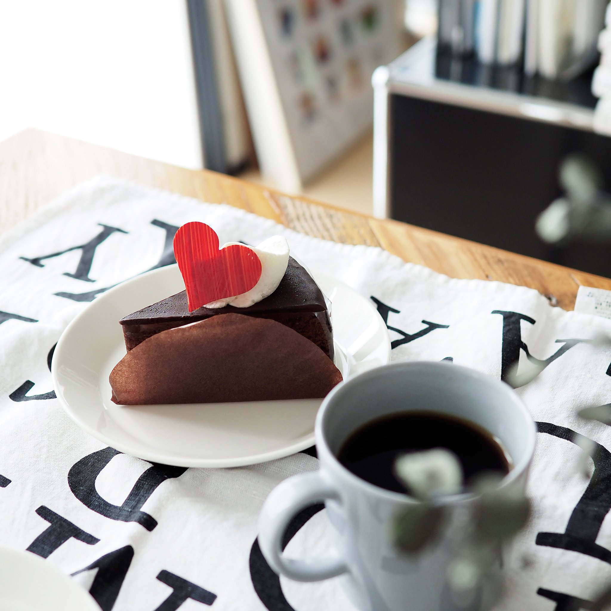 ASANEL｜アサネル on Twitter: "2月14日のおやつ時間。 https://t.co/OHskLAr9c4" / Twitter