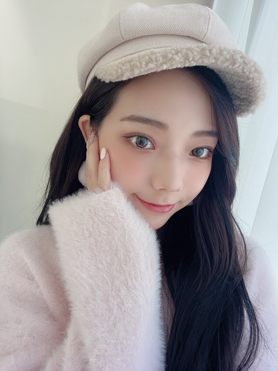 毛茸茸的衣服 帽子 鞋子 既暖和又好看 男生都不懂🤣🤣🤣 你們說是不是 【啾啾所有社群跟周邊官網】https://t.co/VcMjs2nmUn 純慾女孩 啾啾 @chuchu05261314