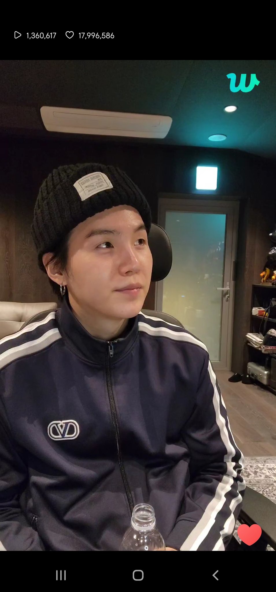 mica on Twitter: "#SUGA 'No recibí ningún chocolate. No sabía que era el día de San Valentín, me ...