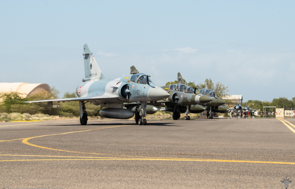 Armée de l'Air et de l'Espace on Twitter: "En janvier, 3 Mirage 2000D RMV (rénovés mi-vie) de ...