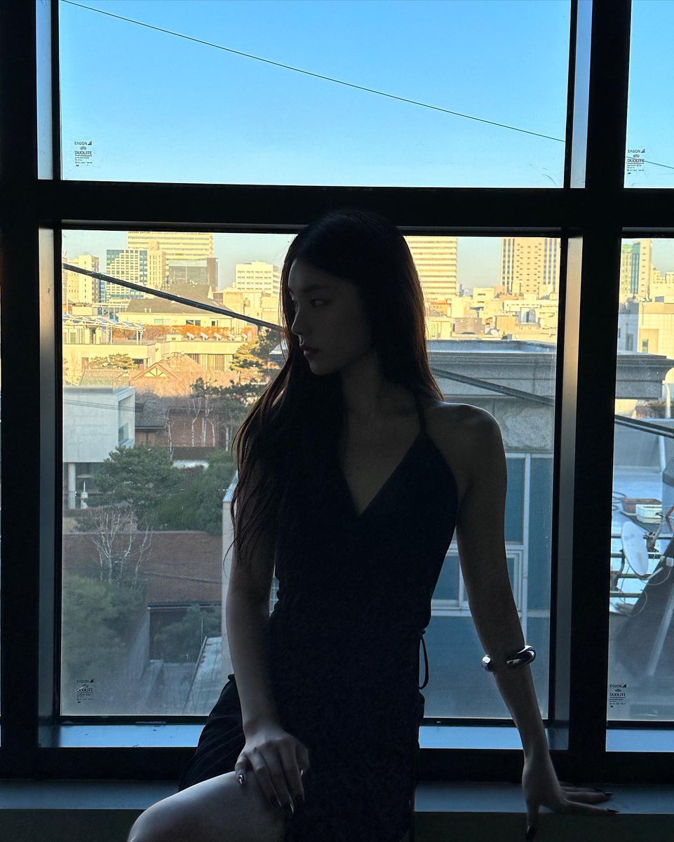 daitzy on Twitter: "예지 인스타 🖤 https://instagram.com/p/CopGDzIym4n/ DAZED @dazedkorea #예지 #있지 ...