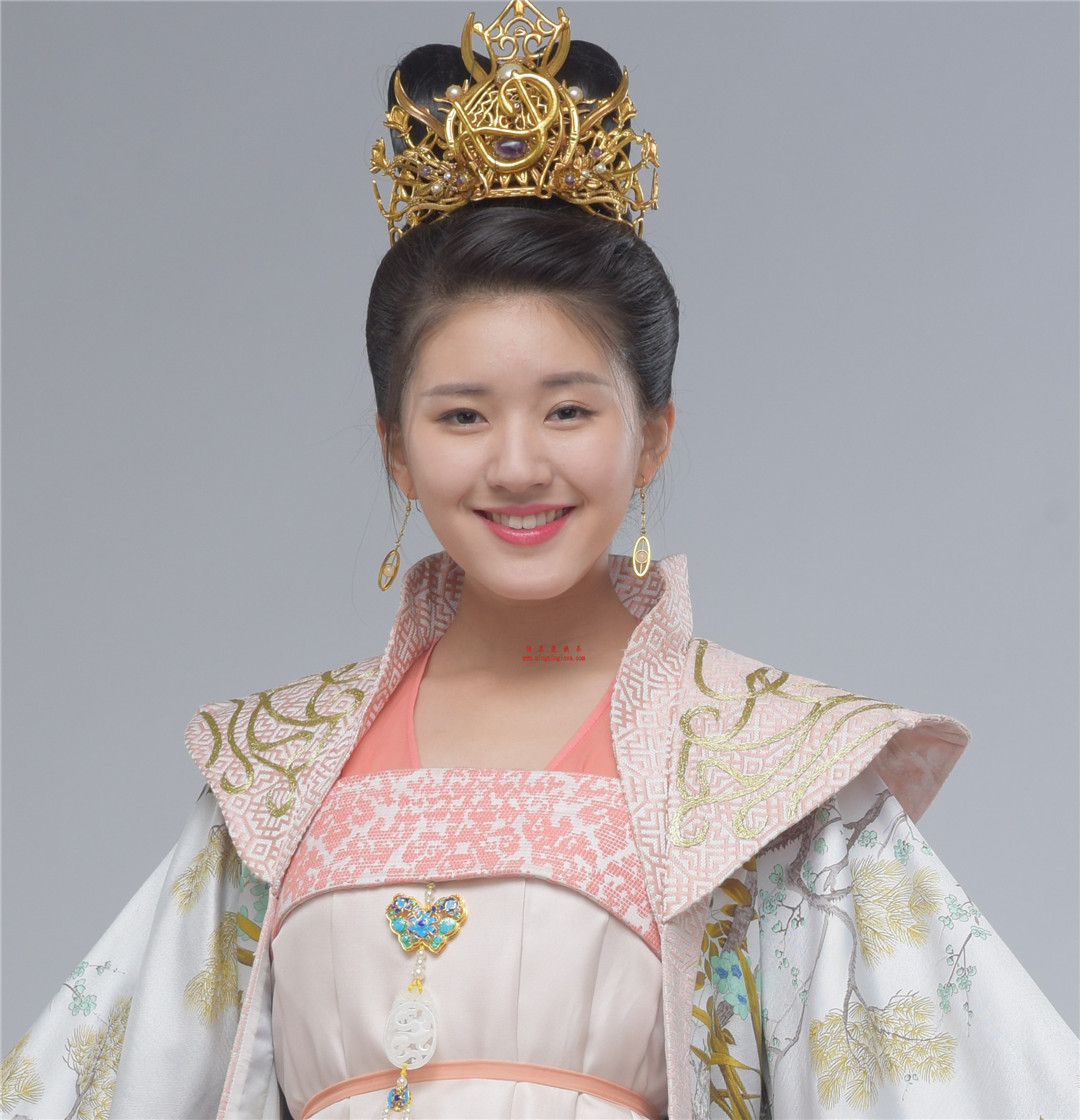 mingxinglove on Twitter: "#赵露思 为某电视剧拍摄的角色 #定妆照 花絮照片，古装皇族造型，放大可看清肌肤纹理，高清 #8K 分辨率原图无修生图下载 #明星生图 ...