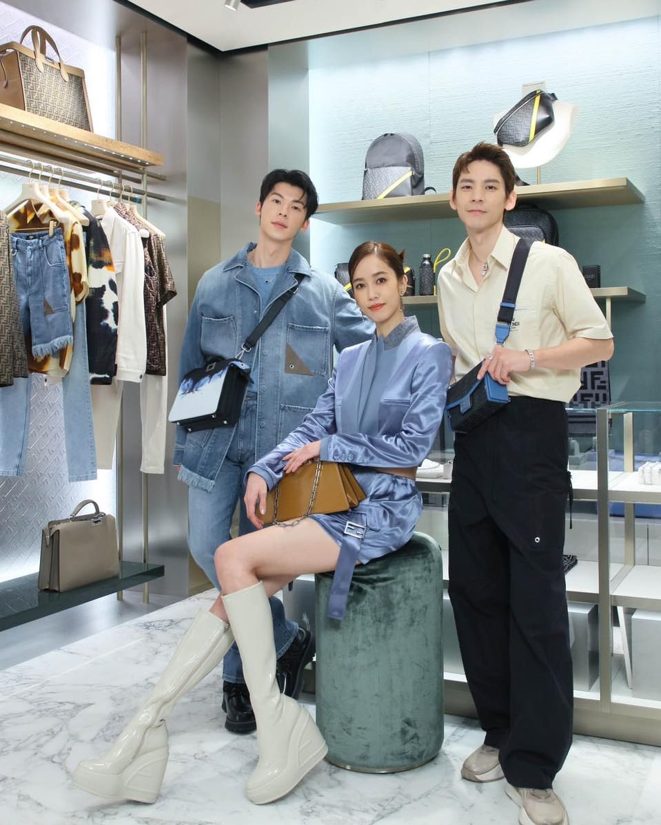 슈렉☘️ on Twitter: "RT @kuanghan__S2: 230214 허광한XFENDI 오늘 청청에 가방까지 찰떡 소화 너무 존잘이셔💙 📎https ...