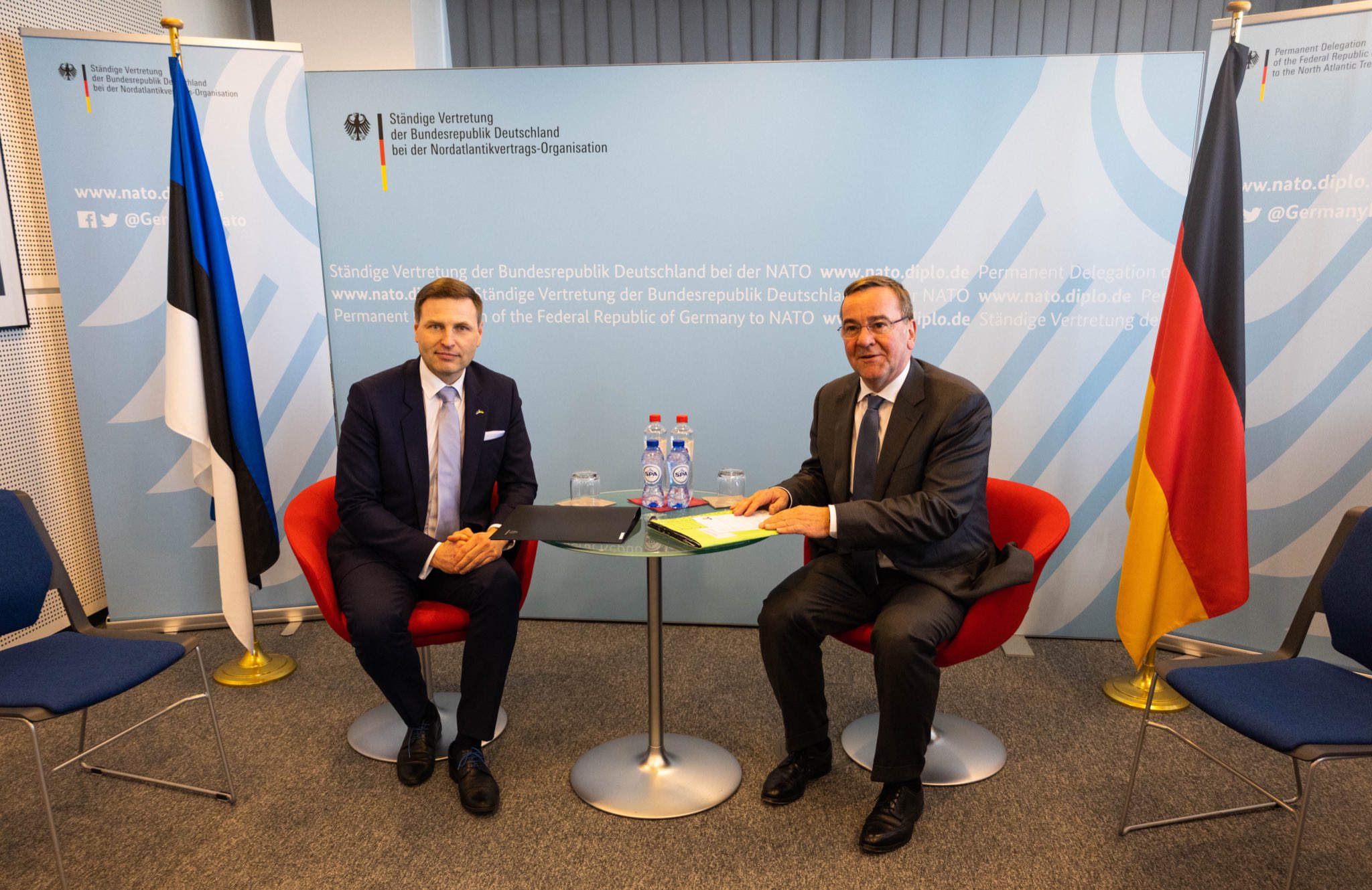 Verteidigungsministerium on Twitter: Verteidigungsministerium on Twitter: