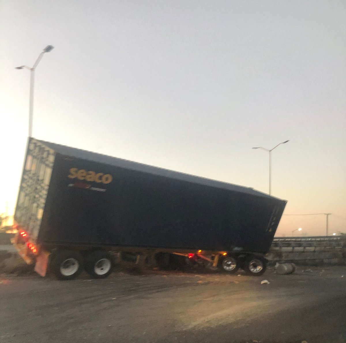 Thecno Blue es el color Axalta automotriz del año 2023 - Transporte en ...