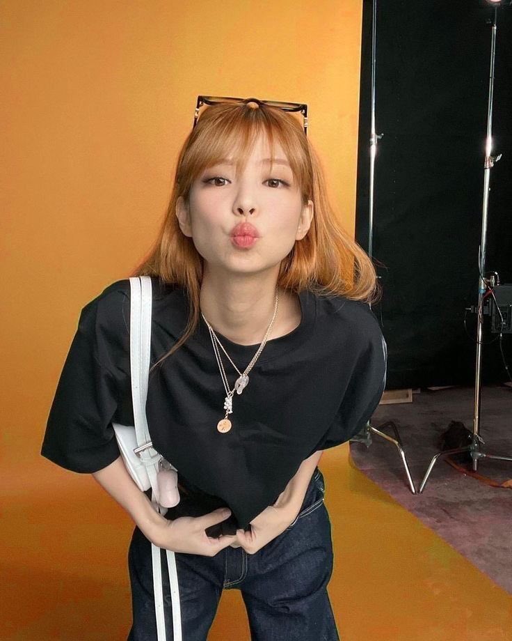 gihh⁴🕰 on Twitter: "As vezes me pergunto se a jennie ruiva realmente aconteceu ou foi surto do ...