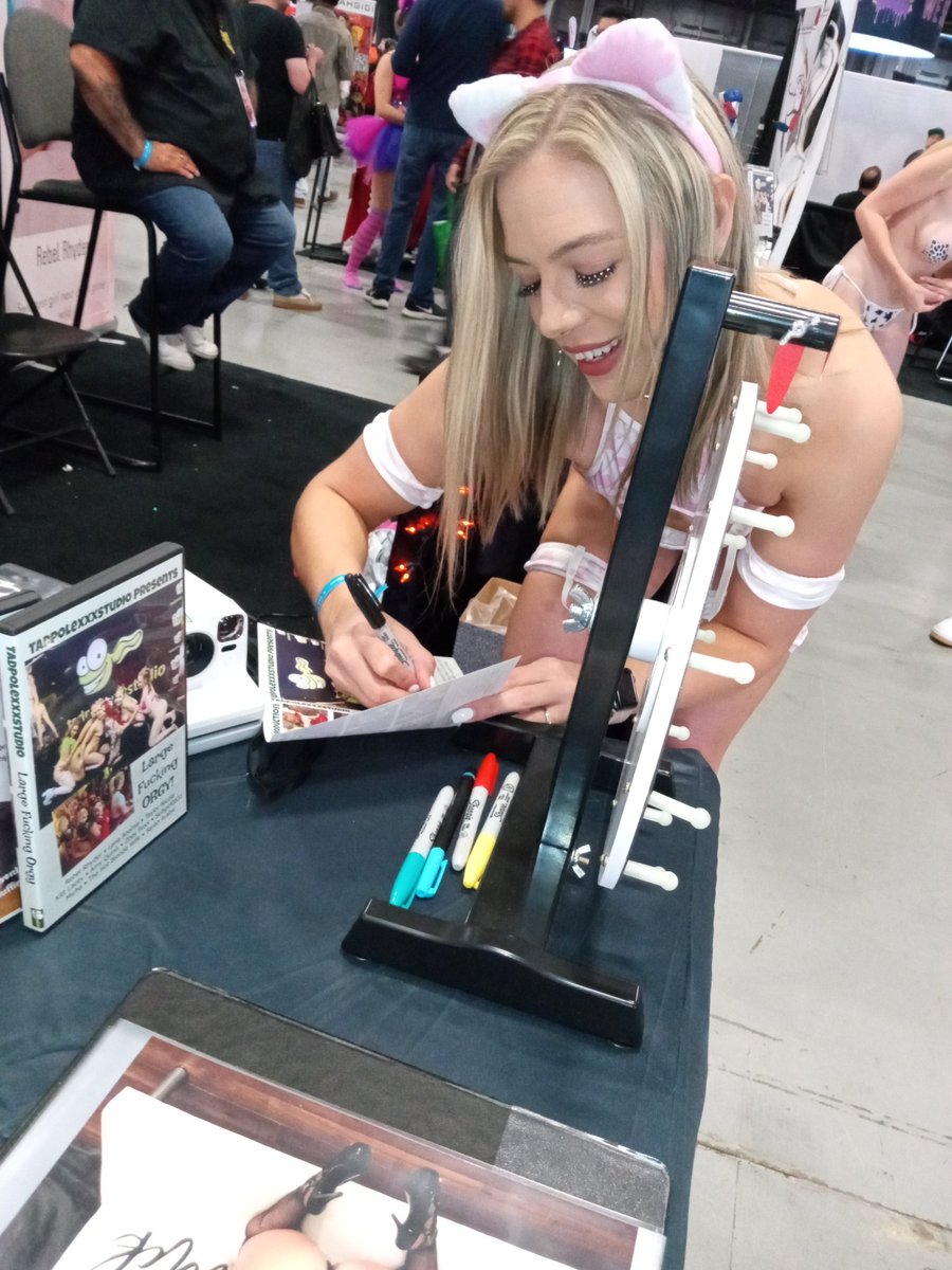 Tadpole Chicago Exxxotica Sponsor Booth April 2023 On Twitter Porn