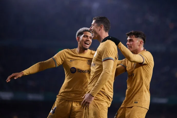 Barcelona striker Robert Lewandowski has received assists from 12 ...