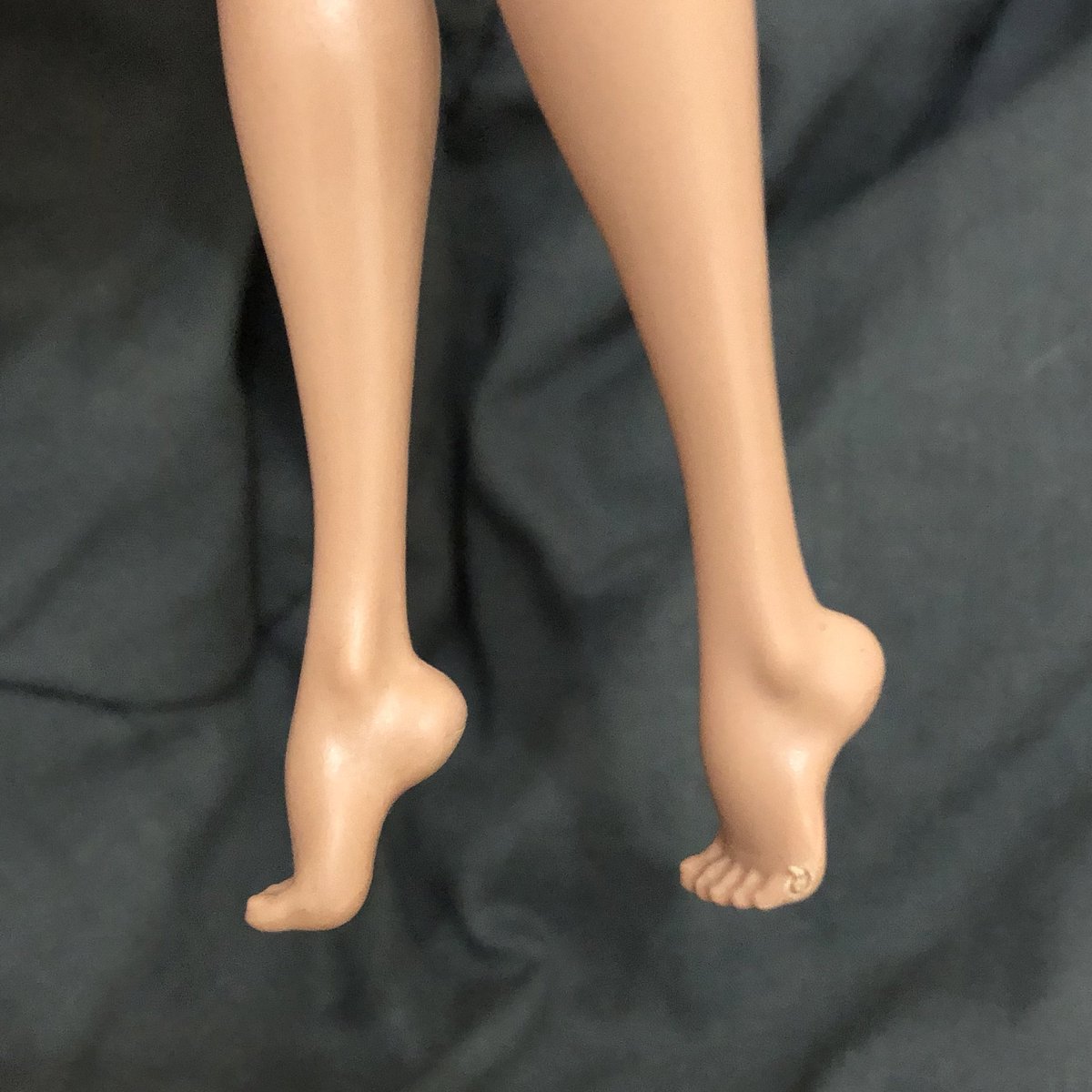 B On Twitter Her Legs Make Me Uncomfortable Especially The Feet