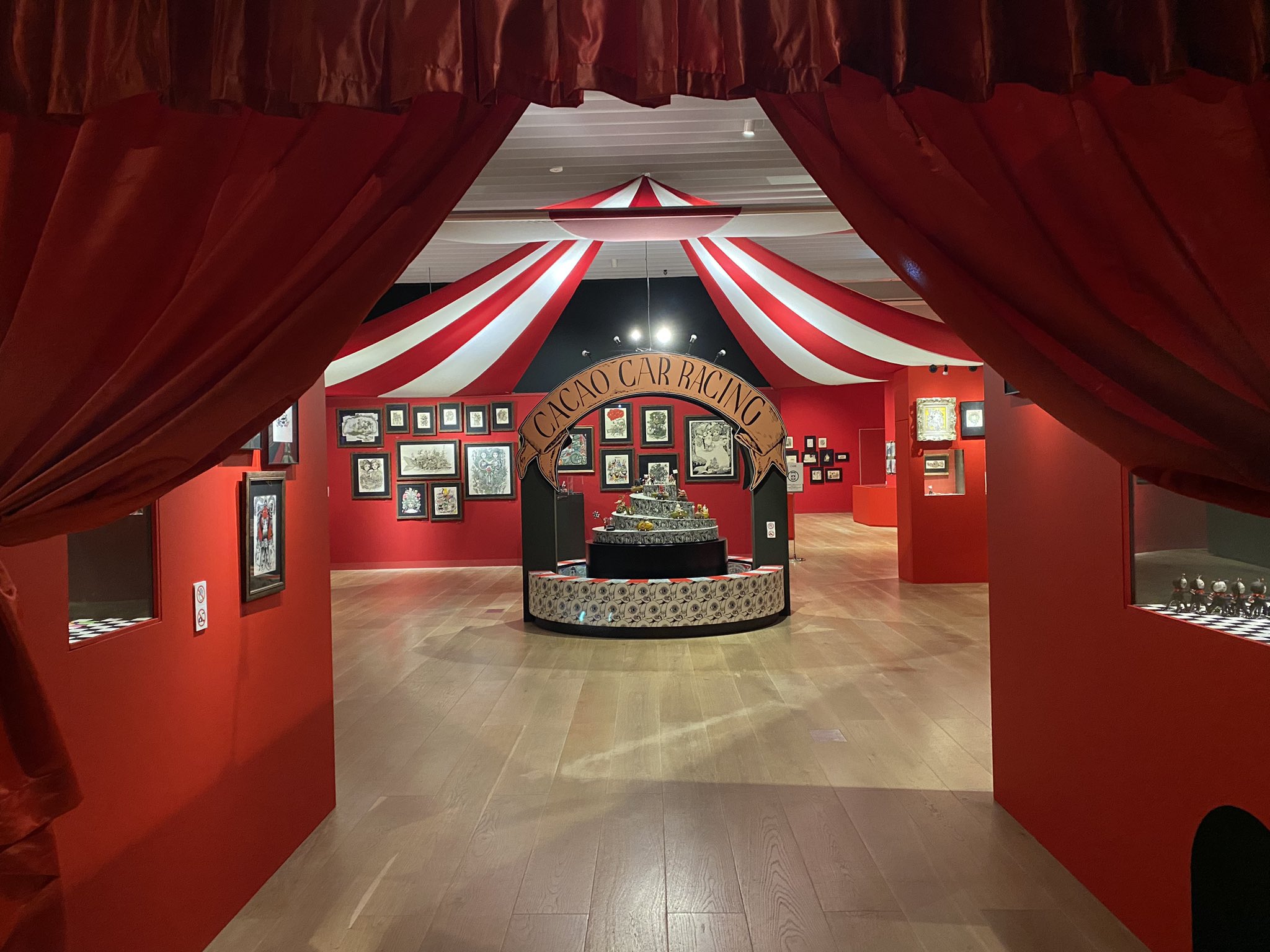 ヒグチユウコ展 CIRCUS FINAL END on Twitter: "ヒグチユウコ展 CIRCUS FINAL END、開幕まであと… 🎪 0 日🎪 開幕しました👏🎊 みなさまのお越しを ...