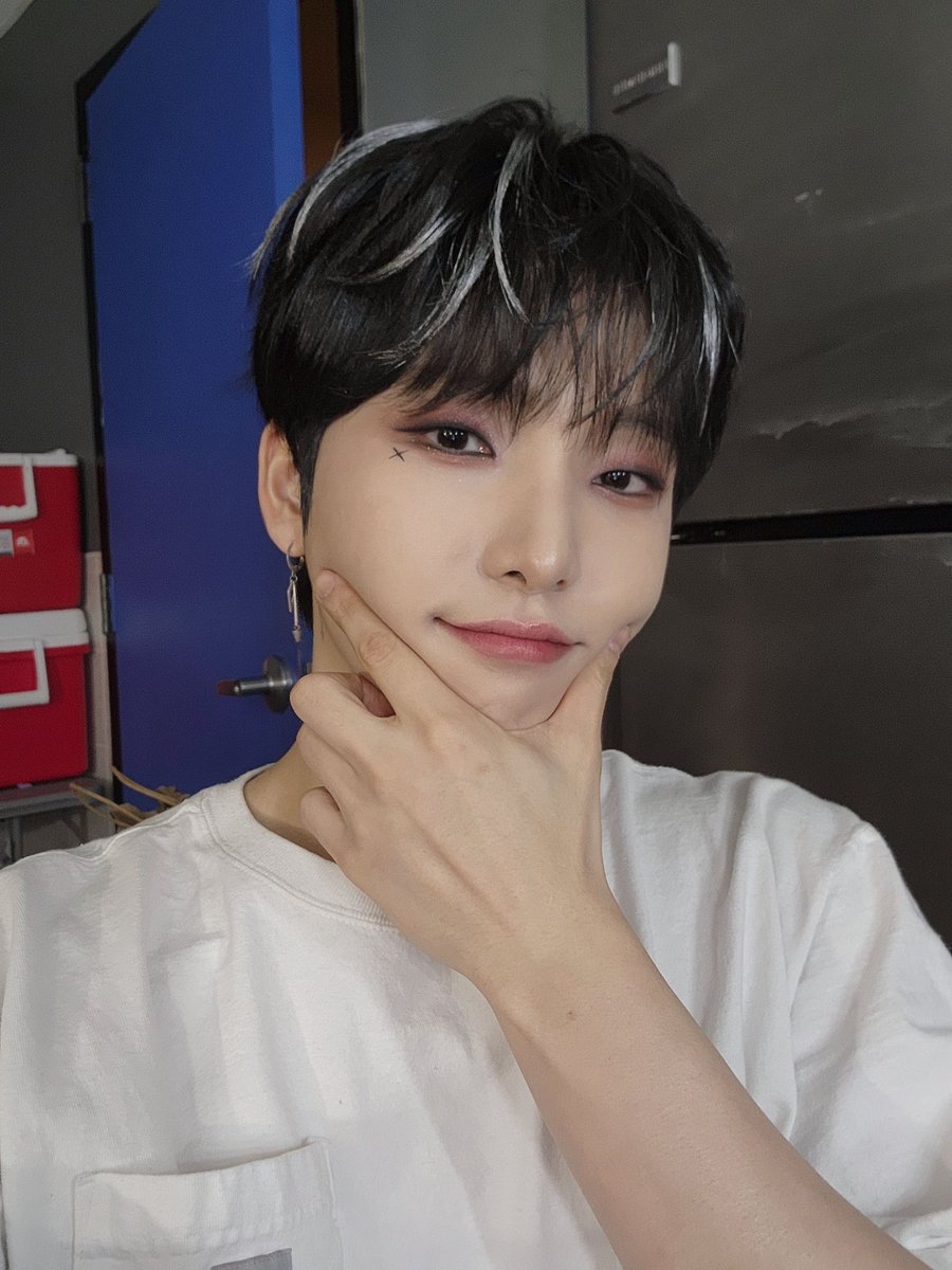 Boo On Twitter Rt Seohocafe Shbubble 🐿️💭 10 40am Kst 6 40pm Cst 🐿️
