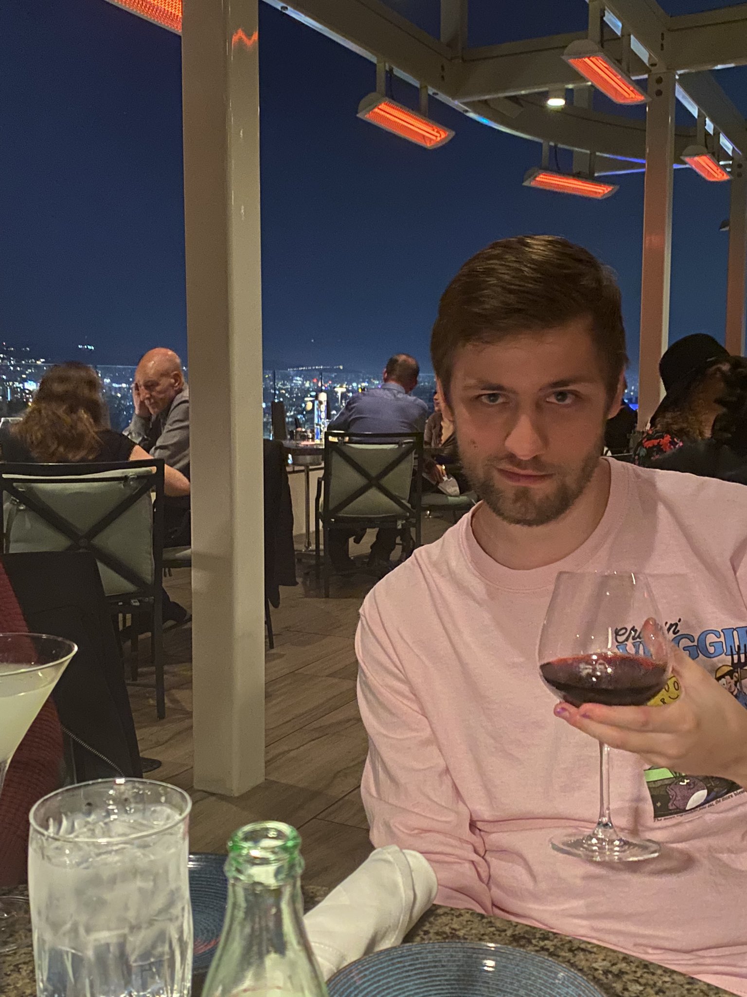 QTCinderella on Twitter: "On a hot date https://t.co/1jcXCTWkoG" / Twitter