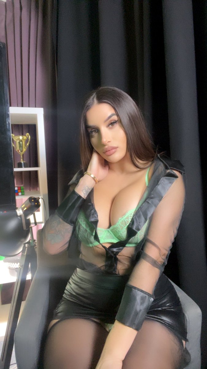 Happy FriYay 😆 Click the link in the comments below to subscribe for JUST $3 🙀 ️ preeti young ...