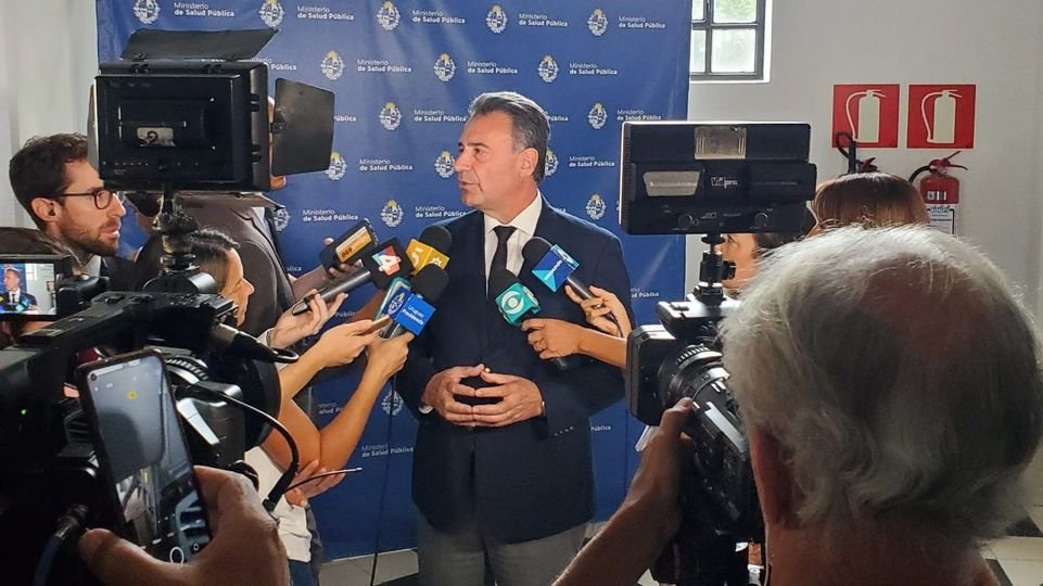 Buenas Noticias Uruguay on Twitter: "🇺🇾MONTEVIDEO | El ministro Dr. Daniel Salinas anunció en ...