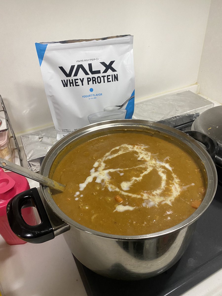 Yoshinori Yamamoto on Twitter: "RT @peceken: 今日の晩ごはんは筋肉カレー💪 カレーにはやはりVALXのプロテイン(ヨーグルト)を入れるに限る！ 味を ...