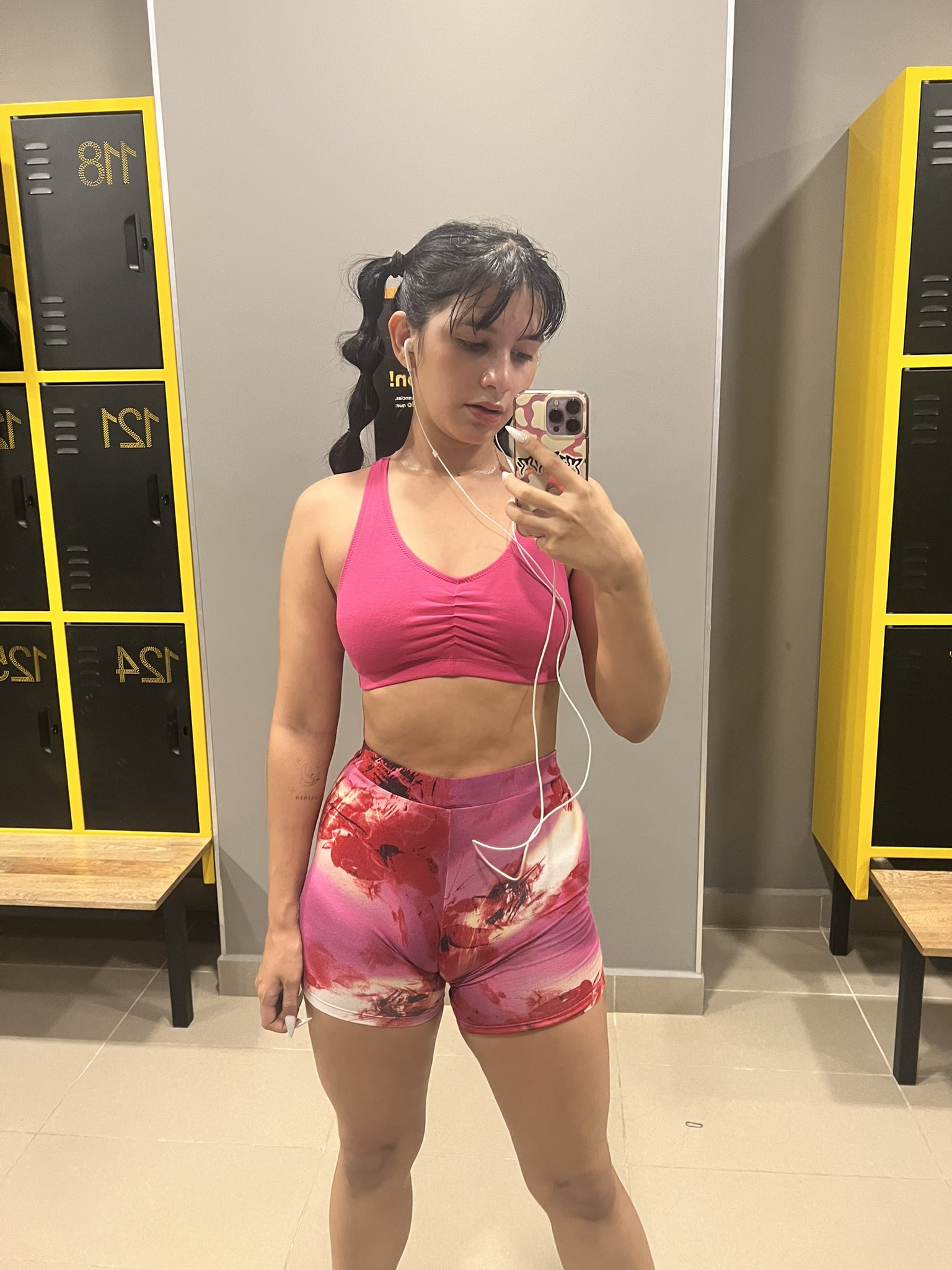 TW Pornstars - 3 pic. Min Galilea. Twitter. La tetona del gym no soy, me esforcé en ser la ...