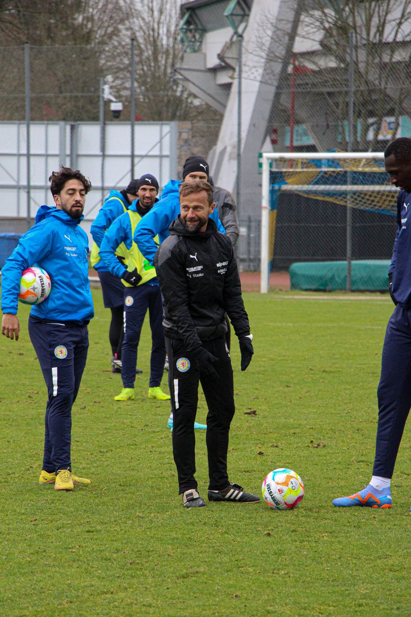 Eintracht BS on Twitter: "21 Stunden noch...🔥 Heute nochmal auf dem Trainingsplatz, morgen im ...