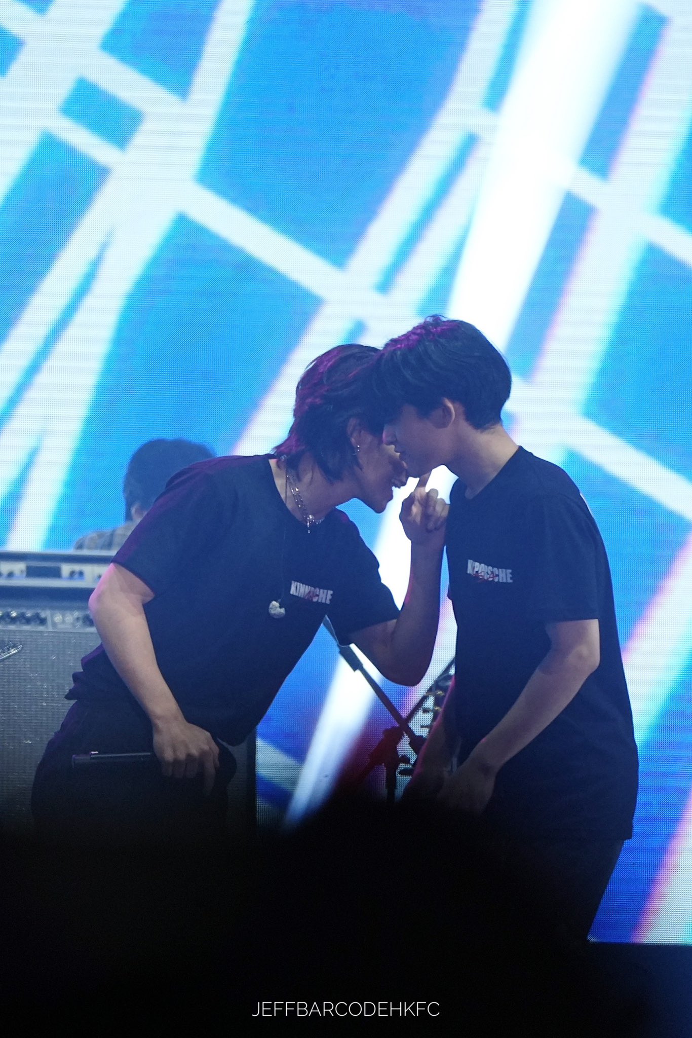 𝖩𝖾𝖿𝖿𝖡𝖺𝗋𝖼𝗈𝖽𝖾 𝖧𝖪𝖥𝖢🇭🇰 on Twitter: "P’Teppp asking Code to dance 🤫 — @jeffsatur @BarcodeTin # ...