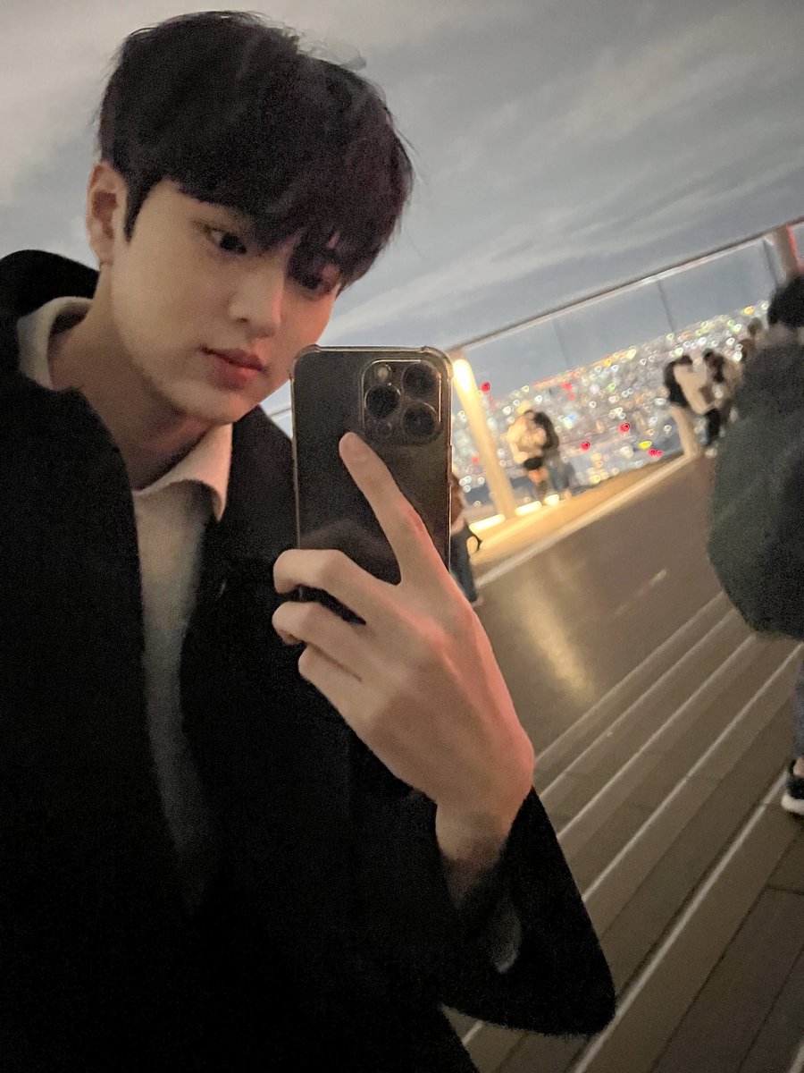 CaFEST ☕ on Twitter: "[🐬 EUNCHAN POST] 🔥Finishing Friday 💕😉 #TEMPEST #템페스트 #은찬 #EUNCHAN"