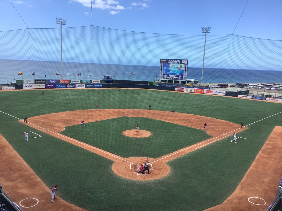 4Feb SerieDelCaribe: Enrique_Rojas1Cuba y República Dominicana jugando ...