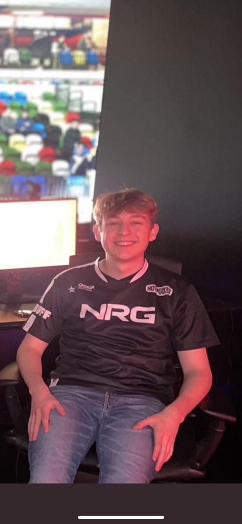 sweet on Twitter: "What are you doing when this guy runs into your building and 1 clips your ...