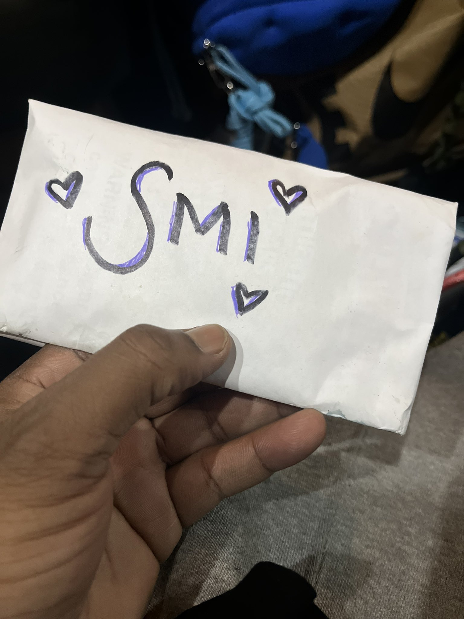 smi on Twitter: "my fav part of tour been all the luv letters yall bring me 💌 https://t.co ...
