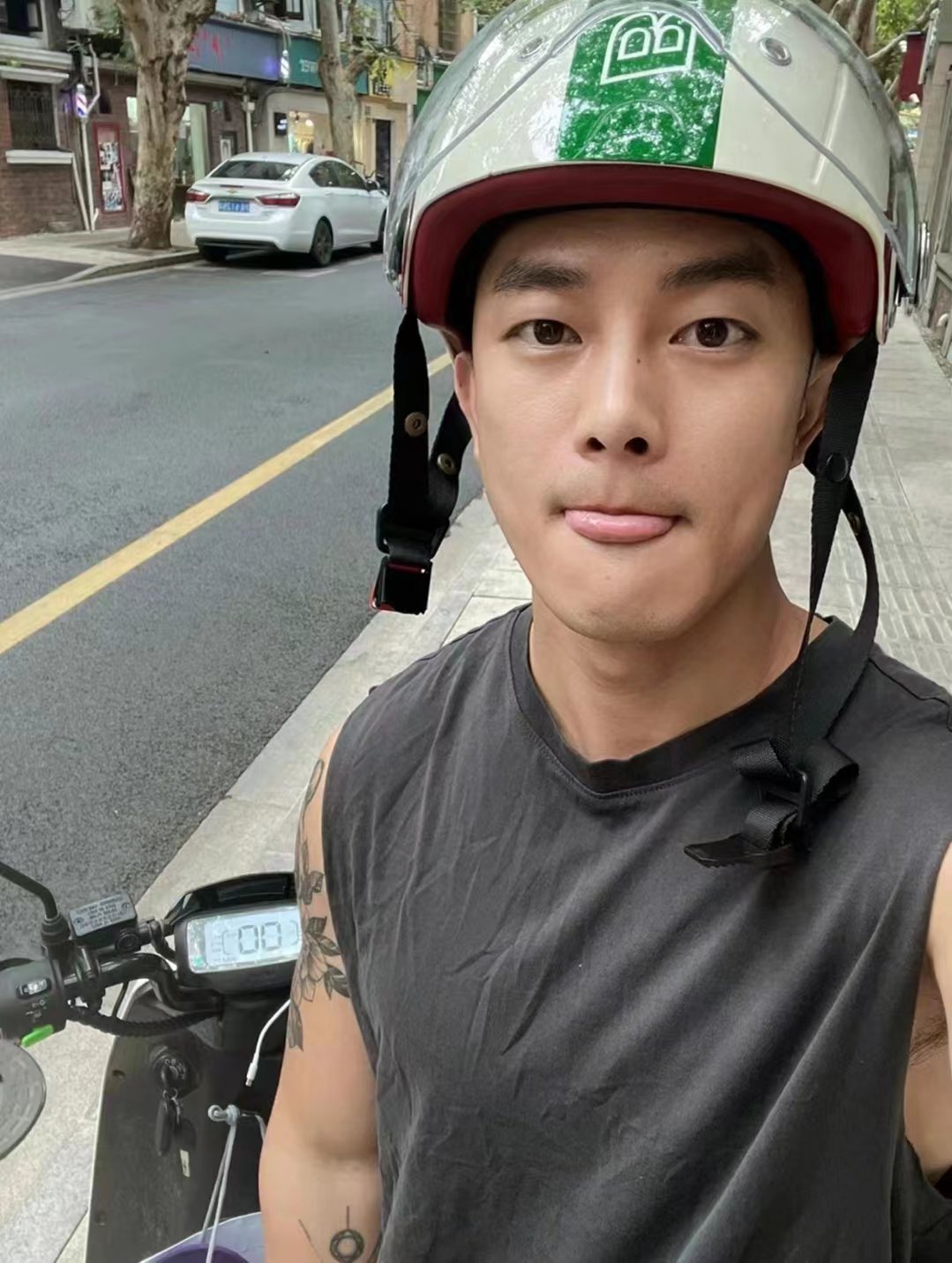 Man On Twitter Handsome Guy帅男激情 ️🔥诱惑🫦男男👬性感帅气荷尔蒙 Muscled Man 肌肉爷们