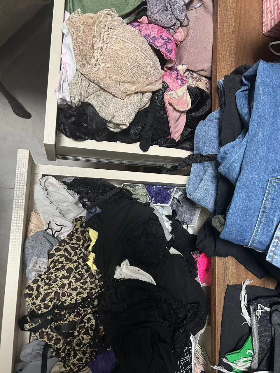 恋物癖聚集地 On Twitter 群内大佬分享,姐姐不在家,去姐姐屋里用姐姐的小内内释放自己的小弟弟 更多精彩 均在群内 进群特价 打胶 扫楼 射鞋 足控 恋物癖 射精