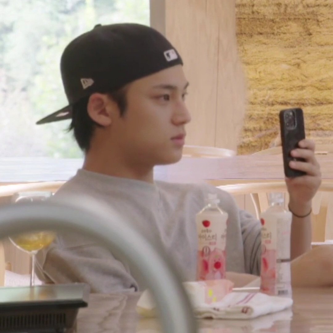 On Twitter RT gyumedia Mingyu s Puffy Morning Face on-twitter-rt-gyumedia-mingyu-s-puffy-morning-face