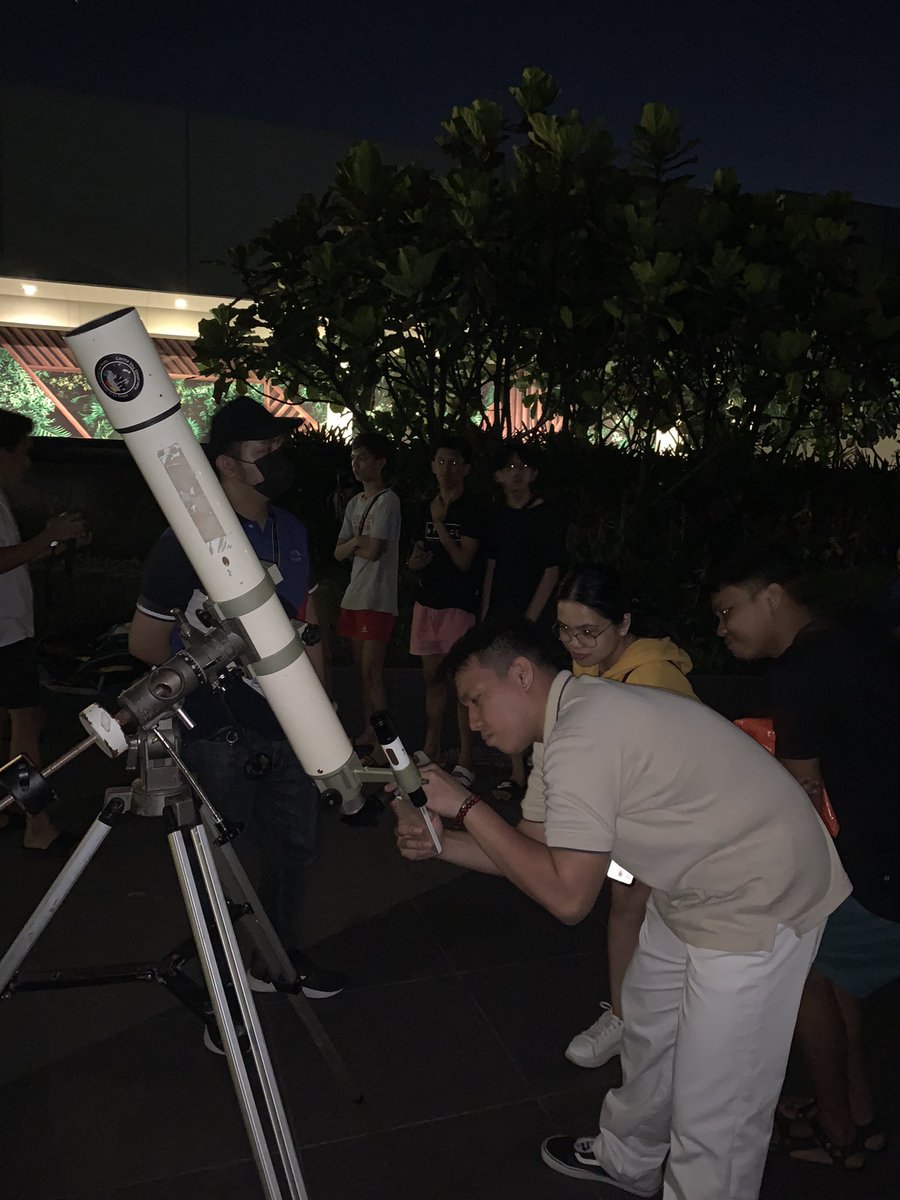 Manila Street Astronomers holds a free telescope viewing at Ayala Malls ...