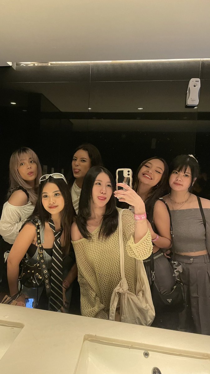 shanaynay on Twitter: "RT @m4retha: slow move bazaar!!