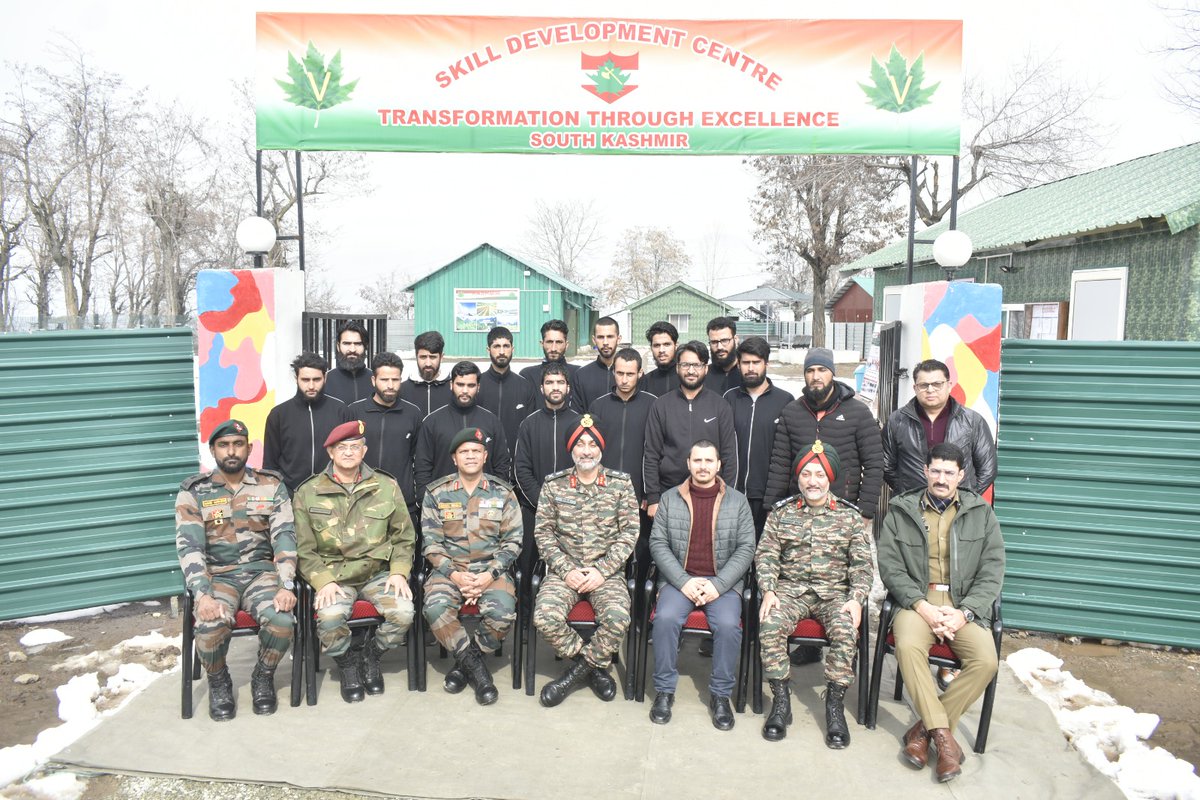Chinar Corps🍁 - Indian Army on Twitter: "#ChinarCorps Cdr interacted with #youth under ...