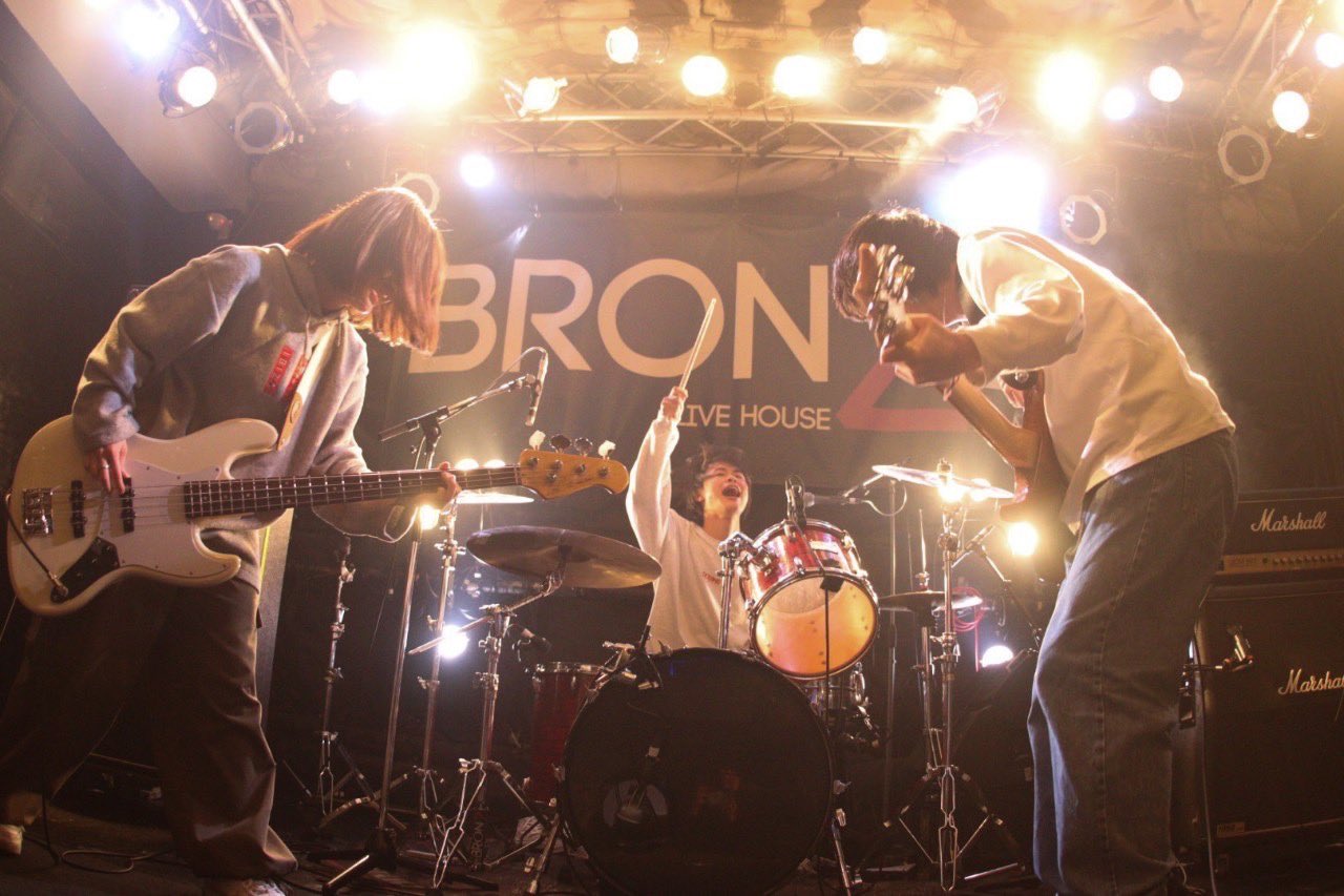 ゆらる on Twitter: "2023.02.01 心斎橋BRONZE BRONZE9周年祭「Pluto」 Photo by @rio_0214_1119 #OSAKABRONZE ...