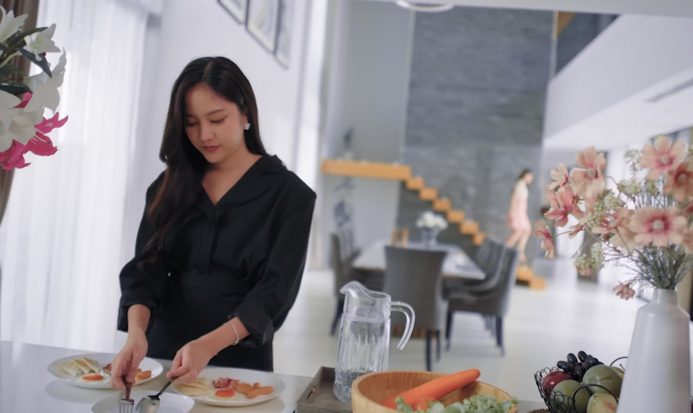 Yeebs on Twitter: "ksam in ep 1: I’m not gonna be a housewife! ksam in ep 11: *wakes up extra ...