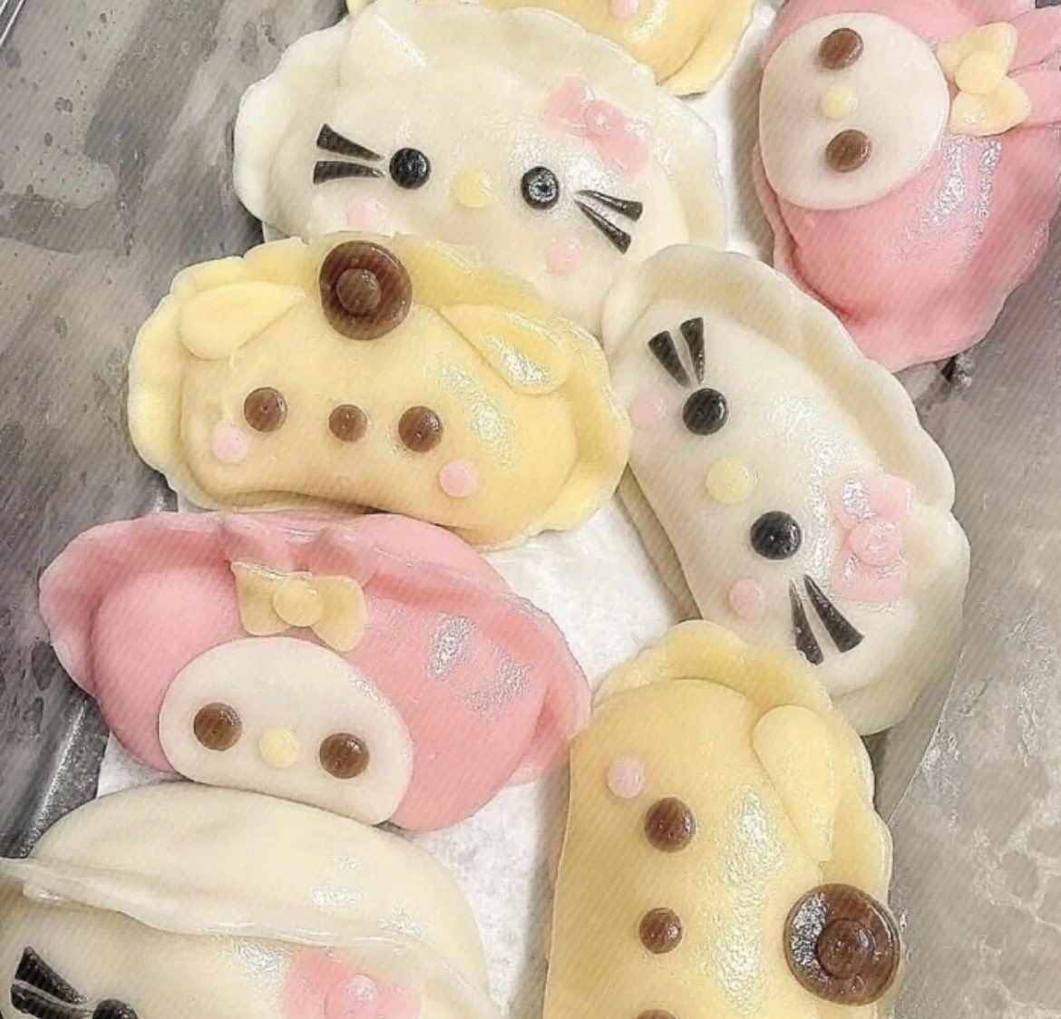 𝖺ຕ𝖻𝗋𝖾 ᑉ³ cσllei on Twitter: "RT @cupcakesanrio: hello kitty + friends dumplings"