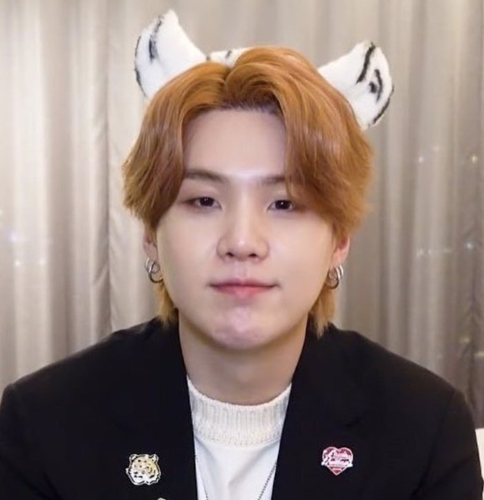 yoonminvibes🐱 🐥 on Twitter: "ginger hair #SUGA is hits different..🔥🔥"