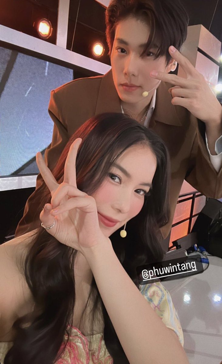 dindin. on Twitter: "adek with kakak-kakak cantik 💖"