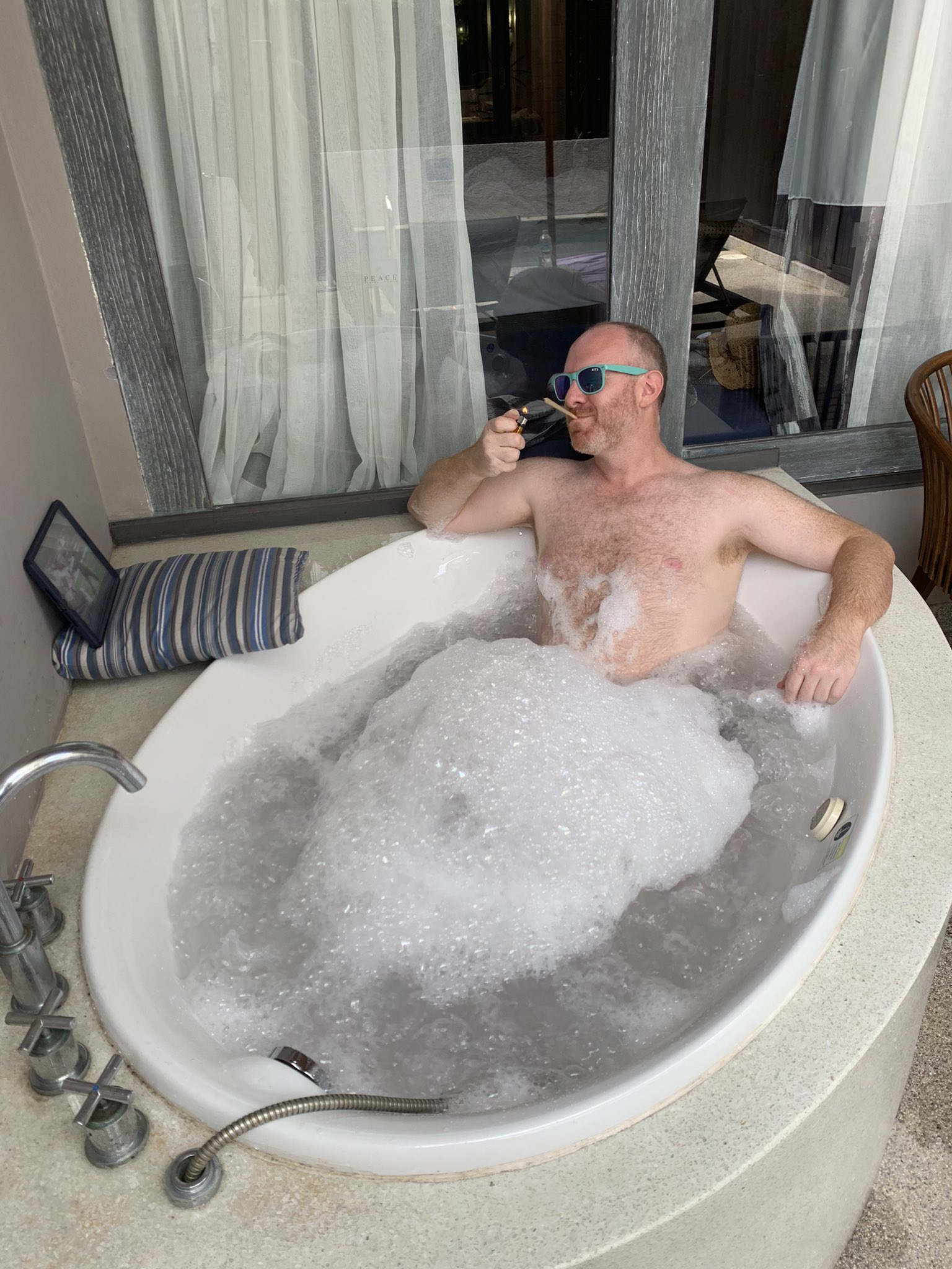 Phil Bak 🎩 on Twitter: "somebody shoot me while I’m happy https://t.co/u6mRBnYGxi" / Twitter