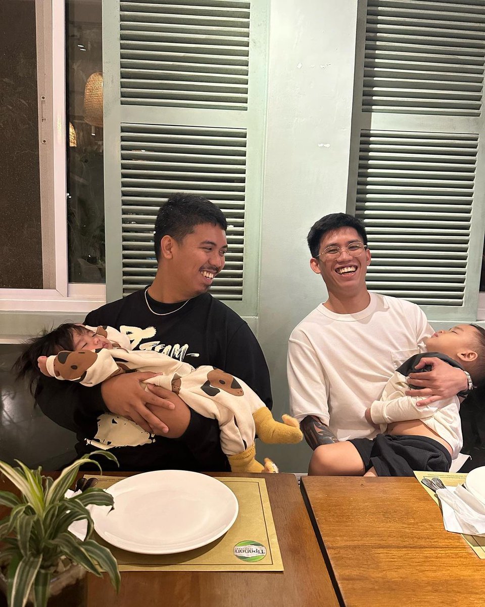 Inquirer on Twitter: "DADDY DUTIES 👨‍🍼 LOOK: Vlogger-entrepreneur Viy Cortez shares a photo of ...
