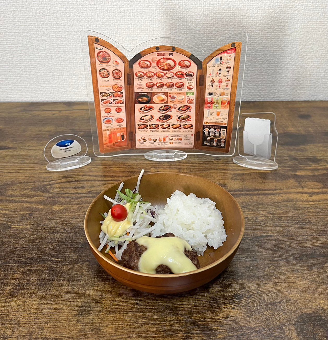 なるみ on Twitter: "びっくりドンキーのメニュー表好きすぎるからアクリルスタンドにしたら、食卓がかなり嬉しくなった https://t.co/fNcM5WDLLn" / Twitter