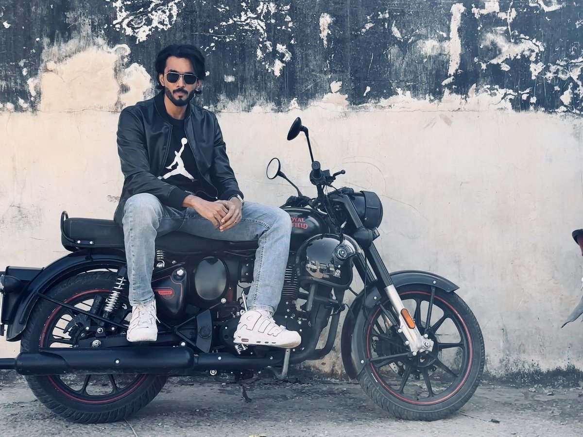 Chirag Barjatya on Twitter: "Winter sun, pushkar streets and my 350cc."