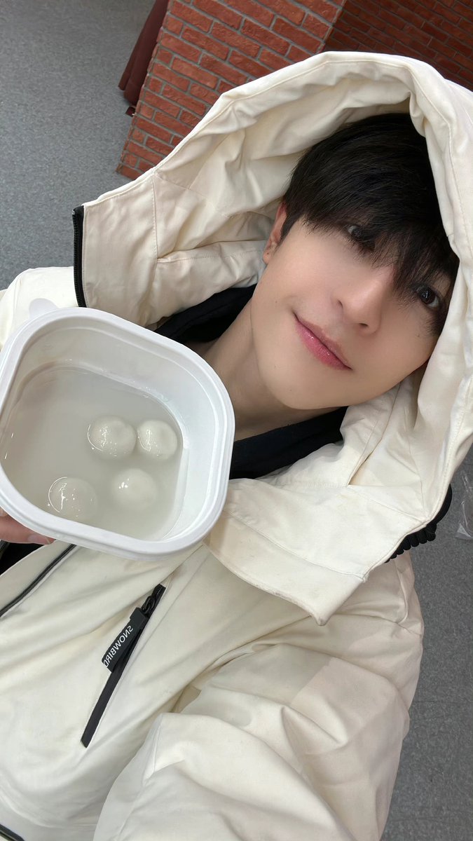 Paipai_ลูกน้อยของมัมหมี🍑 on Twitter: "RT @WeeeeePPM: บัวล๊อยยยยยยยยย อ้ามมมมมม #INTO1Patrick #แพ ...