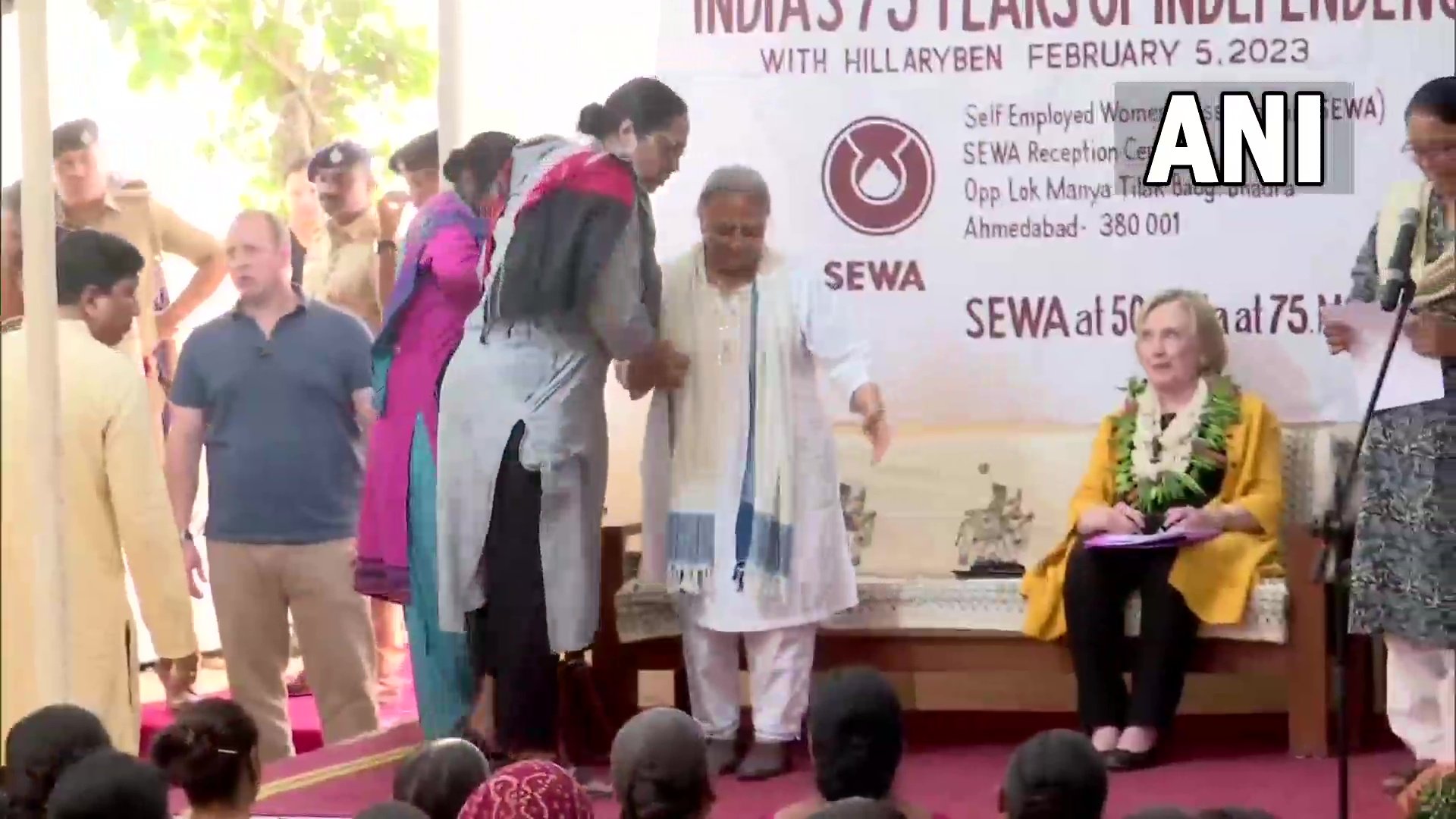 ANI on Twitter: "Ahmedabad, Gujarat | Hillary Clinton attended an event by Self Employed Women's ...
