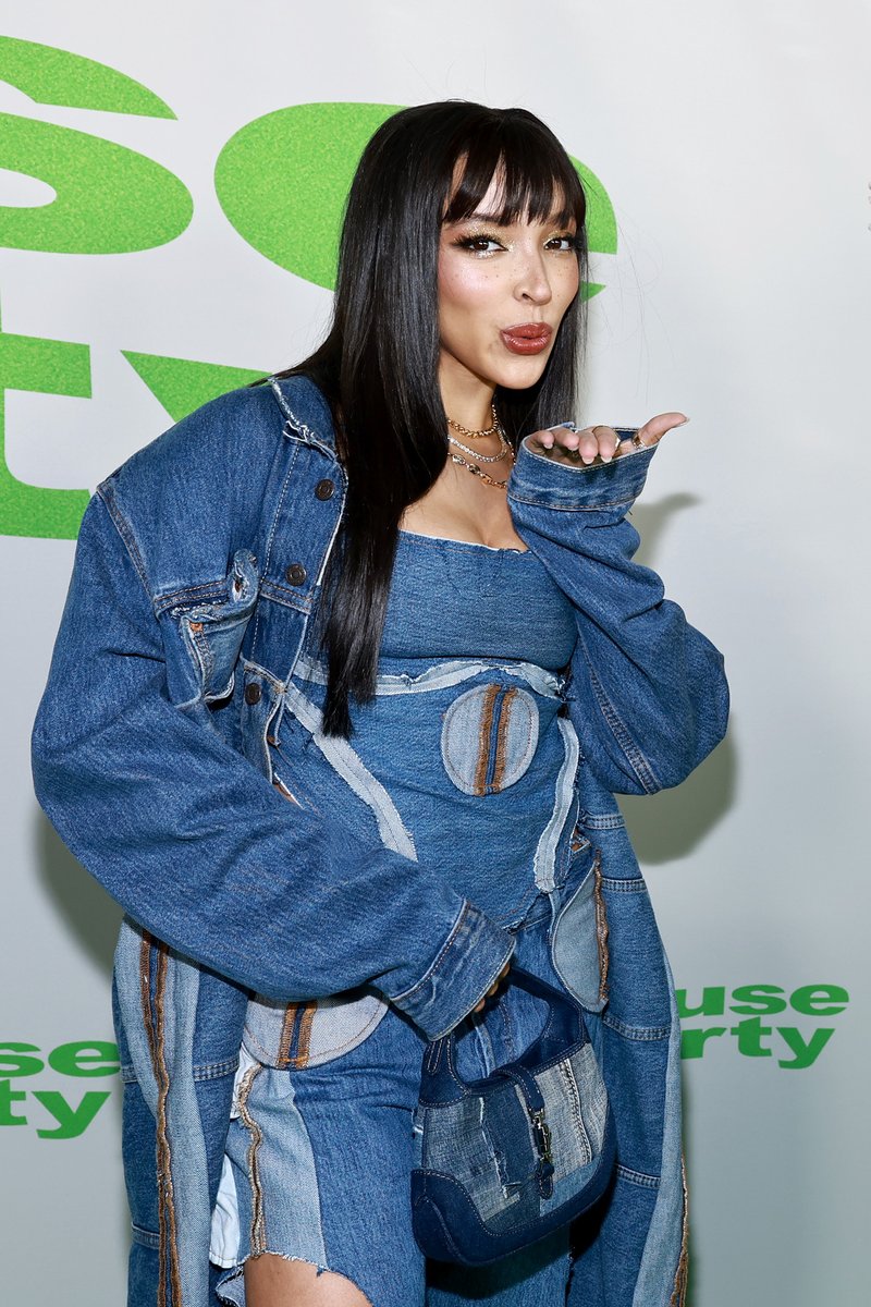Please help me celebrate @Tinashe with some birthday kisses in the ...