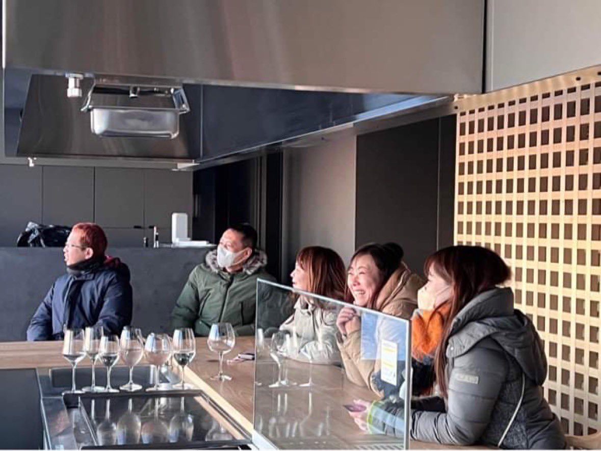 四宮琴絵_ジョイゾーCOOとHokkaido Design Code代表 on Twitter: "昨日はオープン前のレストランを内見。「夕日は沈んでからが素敵な時間」とみんなで楽しませて ...