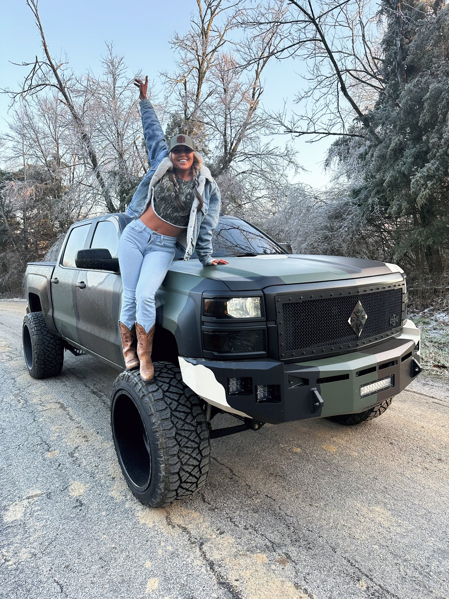 Lifted Chevy Trucks And Girls