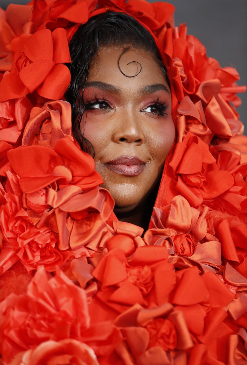 LOOK: Singer-rapper Lizzo stuns the red carpet in her orange floral ...