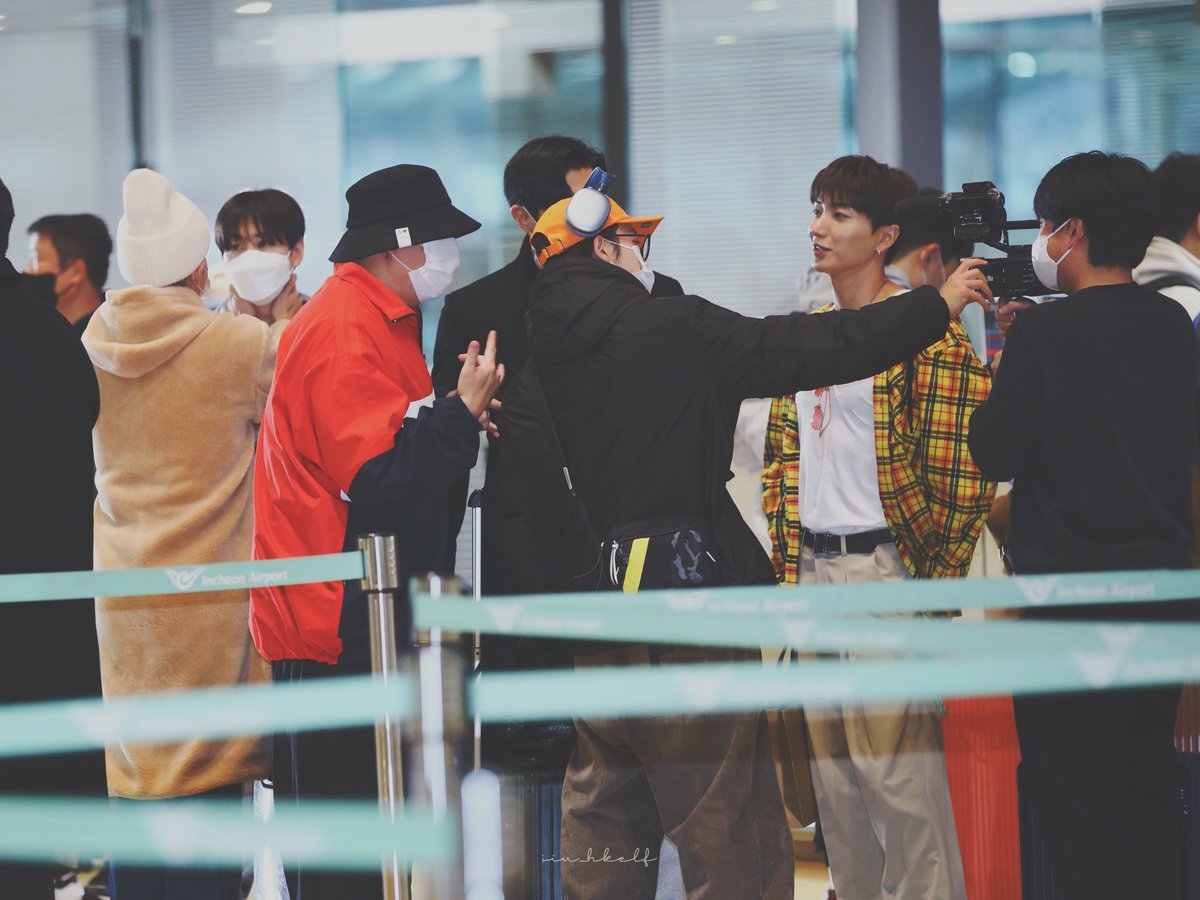 Z Y J S on Twitter: "RT @Najwarzk_SJ4E: What is this sudden scene full of love? 😂🥹💕 I’m pretty ...