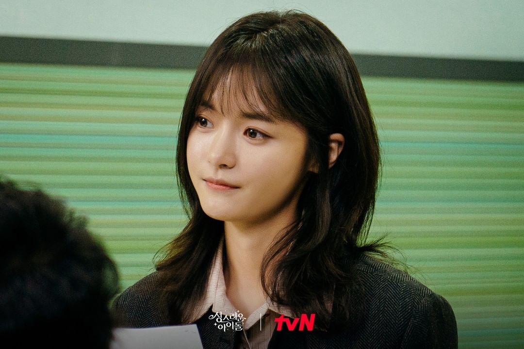 #GoBoGyeol plays Kim Dal, a big fan of Woo Yeon-woo. 🤩 She becomes a ...